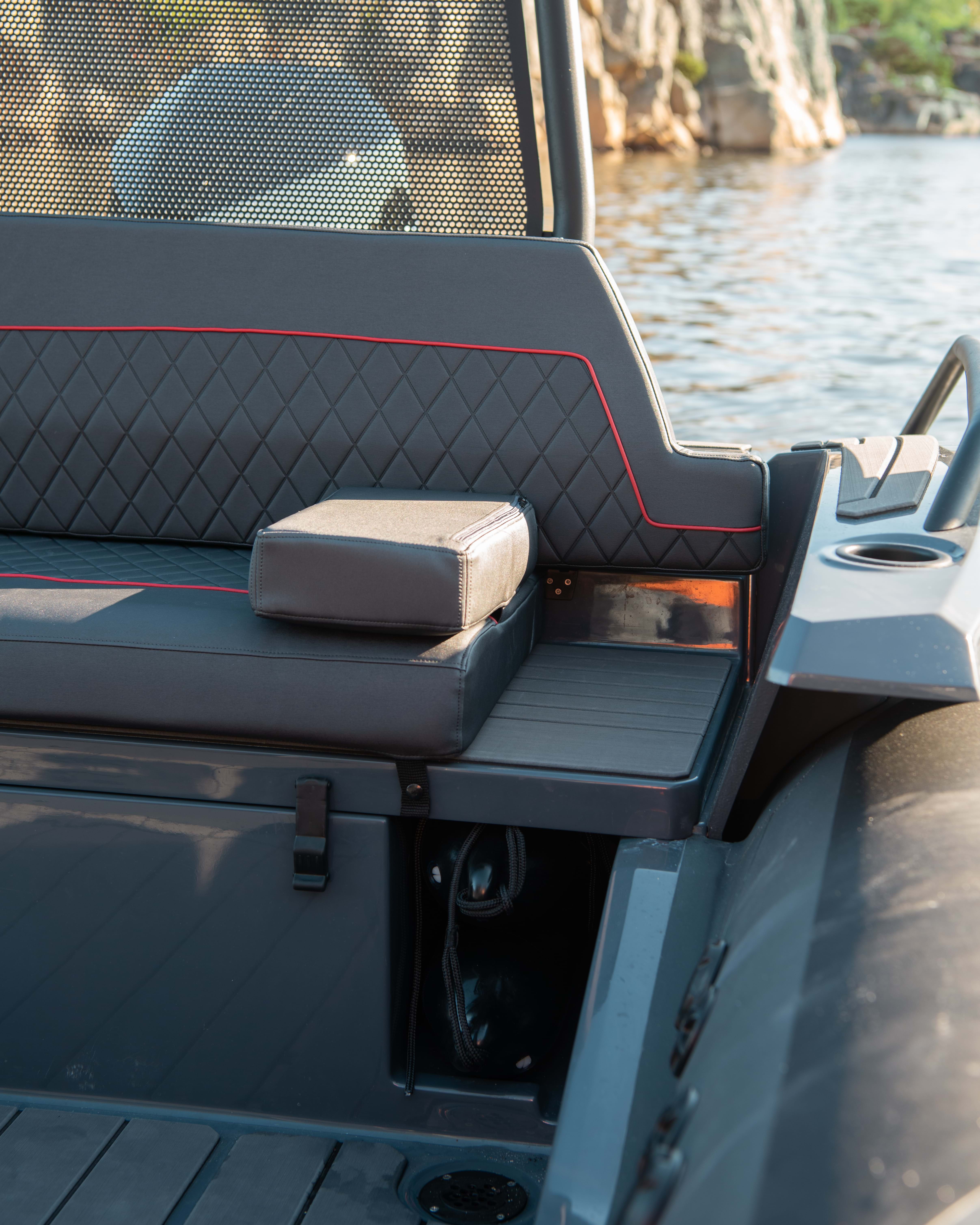 Airborne 8 - nordkapp-boats.no