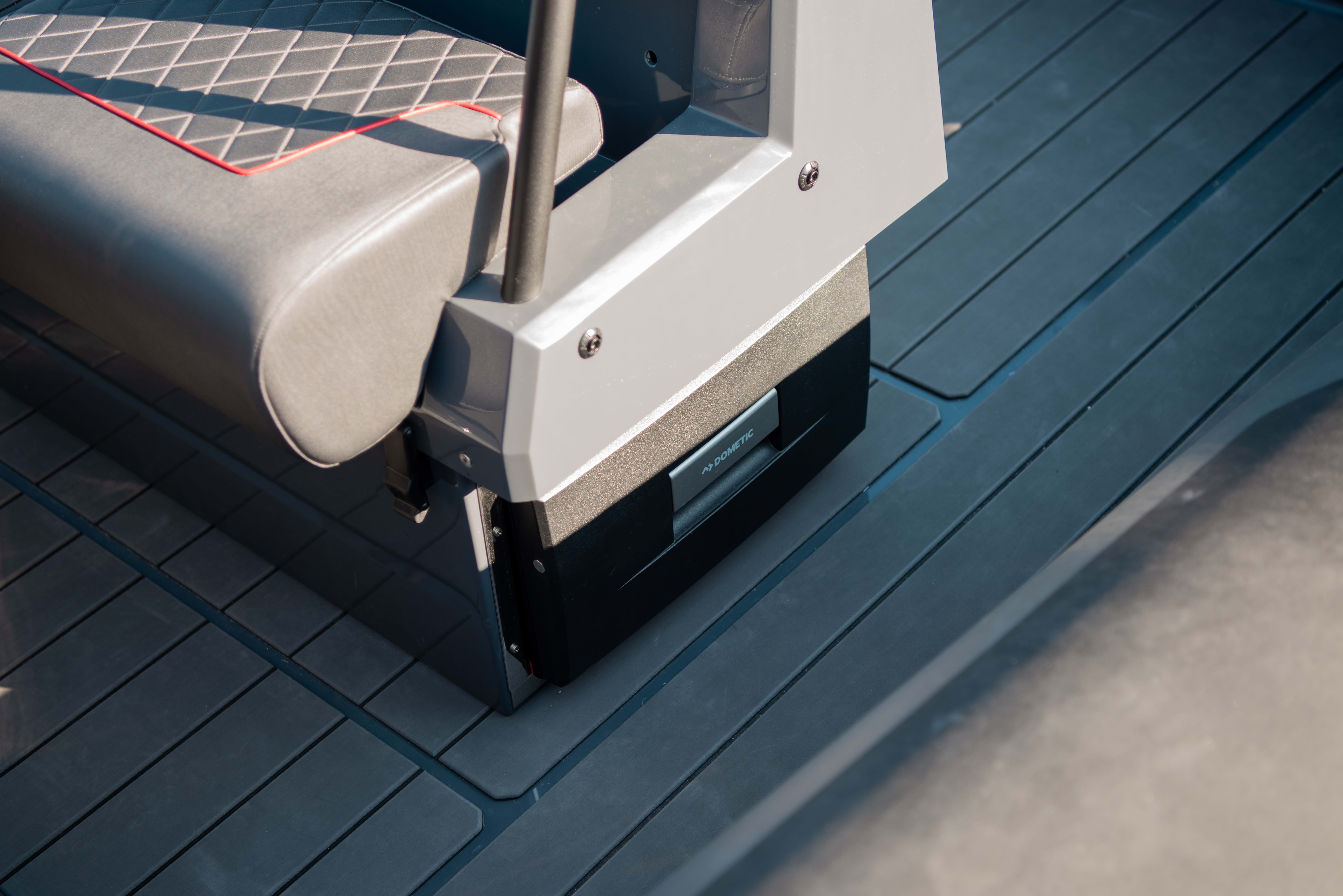 Airborne 8 - nordkapp-boats.no