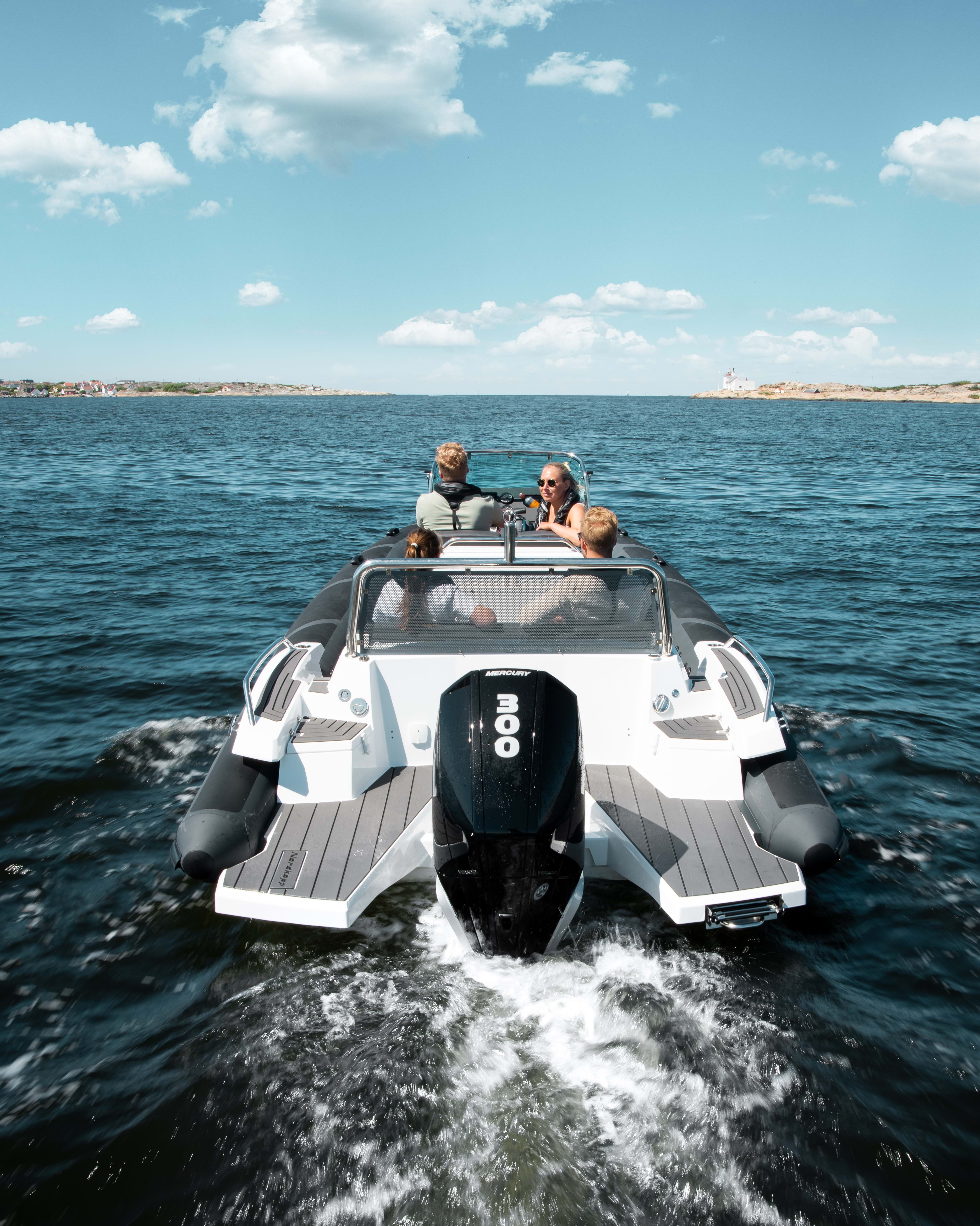 Airborne 8 - nordkapp-boats.no